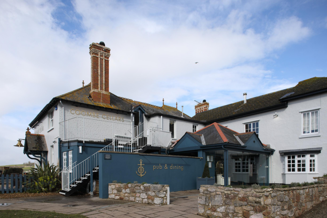 Best Pubs and Restaurants Near Waterparks | Eat Drink Meet